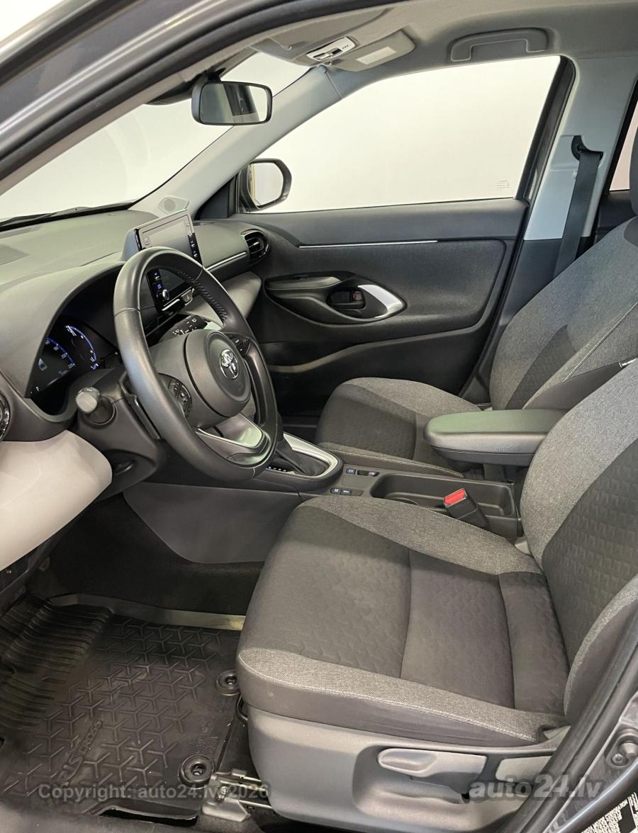 Серый Тойота Yaris Cross 2022 в Таллин, объемом двигателя 1.50 л и пробегом 35 тыс. км за 18990 €, фото 7 на AUTOMOTO.COM.LV