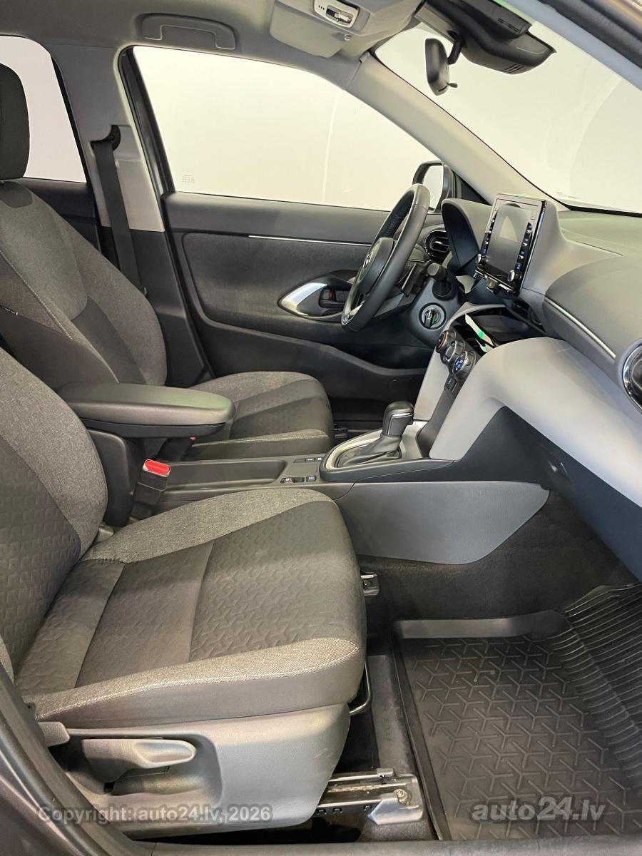 Серый Тойота Yaris Cross 2022 в Таллин, объемом двигателя 1.50 л и пробегом 35 тыс. км за 18990 €, фото 10 на AUTOMOTO.COM.LV