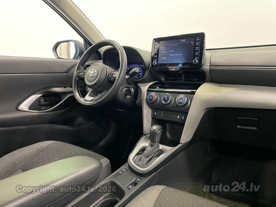 Серый Тойота Yaris Cross 2022 в Таллин, объемом двигателя 1.50 л и пробегом 35 тыс. км за 18990 €, фото 14 на AUTOMOTO.COM.LV