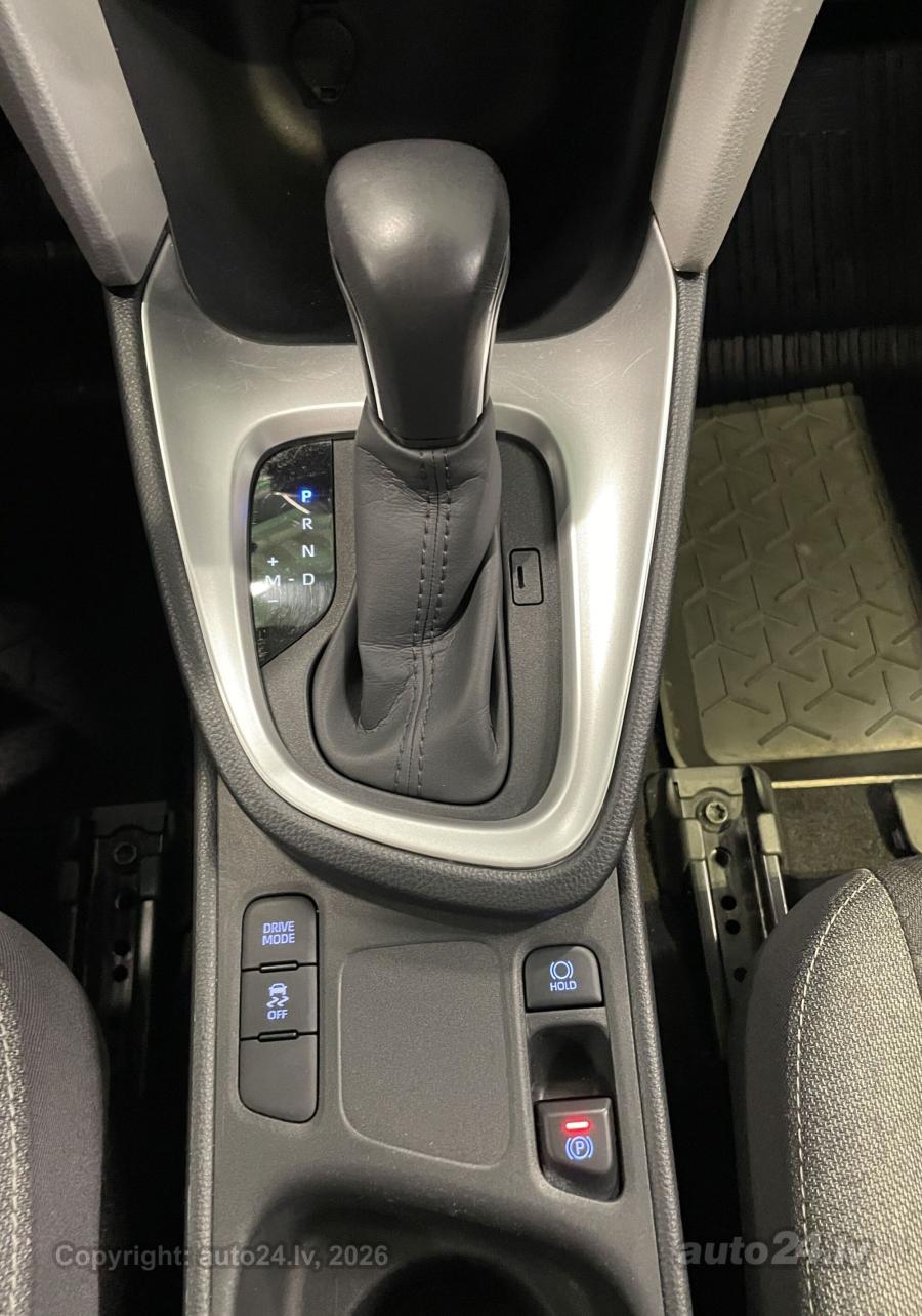 Серый Тойота Yaris Cross 2022 в Таллин, объемом двигателя 1.50 л и пробегом 35 тыс. км за 18990 €, фото 18 на AUTOMOTO.COM.LV