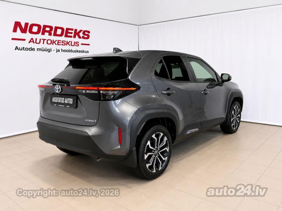 Pelēks Toyota Yaris Cross 2022 Tallina, ar dzinēja tilpumu 1.50 L un nobraukumu 87 tūkst. km par 20490 €, foto 3 vietnē AUTOMOTO.COM.LV