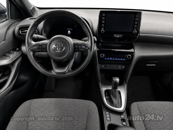 Grey Toyota Yaris Cross 2022 in Tallinn, with an engine capacity of 1.50 L and mileage of 87 thousand km for 20490 €, photo 6 on AUTOMOTO.COM.LV