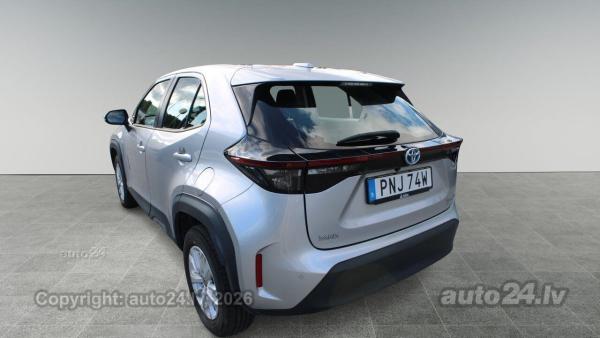 Pelēks Toyota Yaris Cross 2022 Pērnava, ar dzinēja tilpumu 1.50 L un nobraukumu 155 tūkst. km par 17700 €, foto 2 vietnē AUTOMOTO.COM.LV