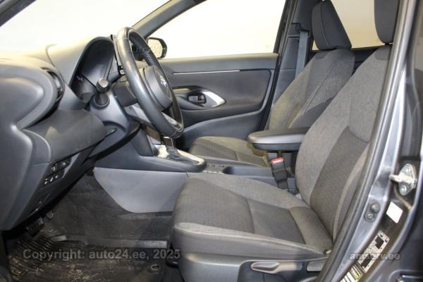 Grey Toyota Yaris Cross 2023 in Paide, with an engine capacity of 1.50 L and mileage of 56 thousand km for 21990 €, photo 11 on AUTOMOTO.COM.LV