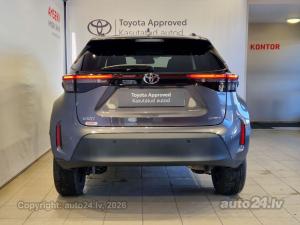 Серый Тойота Yaris Cross 2024 в Таллин, объемом двигателя 1.50 л и пробегом 21 тыс. км за 24490 €, фото 4 на AUTOMOTO.COM.LV