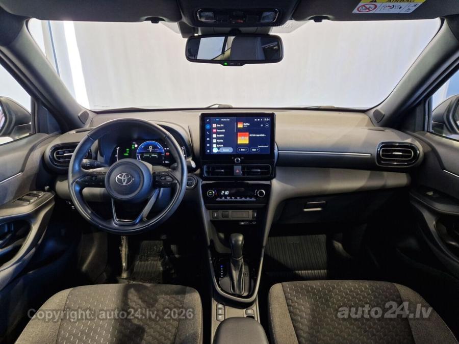 Серый Тойота Yaris Cross 2024 в Таллин, объемом двигателя 1.50 л и пробегом 21 тыс. км за 24490 €, фото 8 на AUTOMOTO.COM.LV