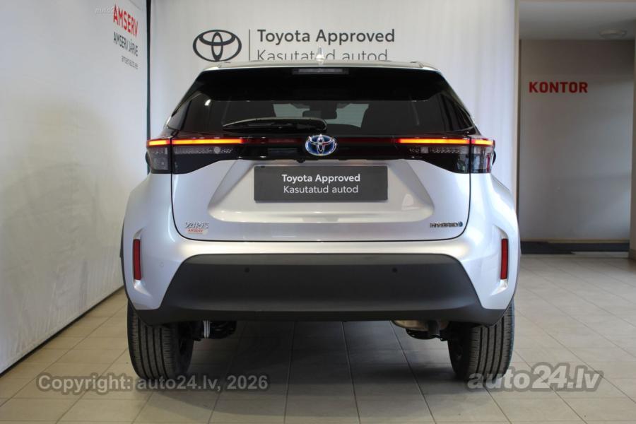 Серый Тойота Yaris Cross 2024 в Таллин, объемом двигателя 1.50 л и пробегом 50 тыс. км за 24990 €, фото 5 на AUTOMOTO.COM.LV