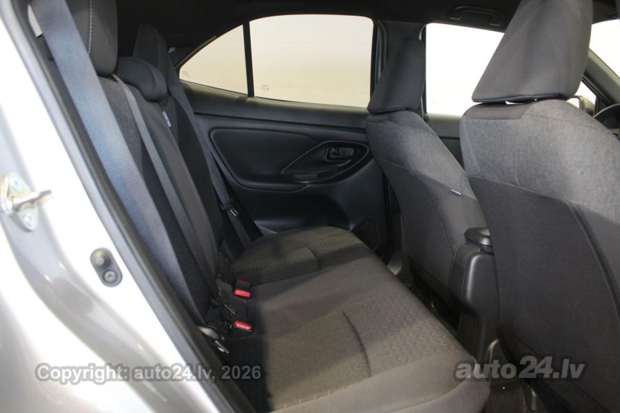 Серый Тойота Yaris Cross 2024 в Таллин, объемом двигателя 1.50 л и пробегом 50 тыс. км за 24990 €, фото 8 на AUTOMOTO.COM.LV