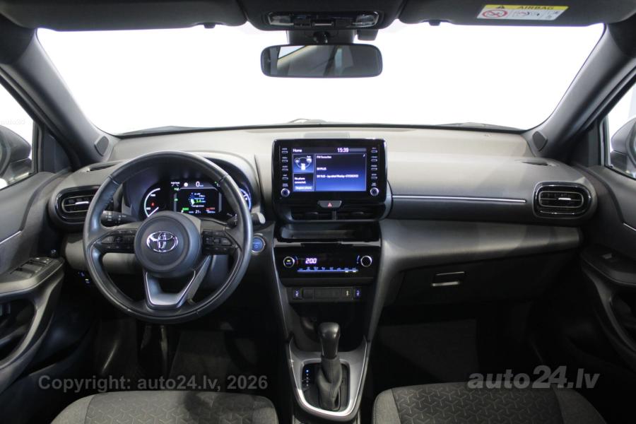 Серый Тойота Yaris Cross 2024 в Таллин, объемом двигателя 1.50 л и пробегом 50 тыс. км за 24990 €, фото 9 на AUTOMOTO.COM.LV