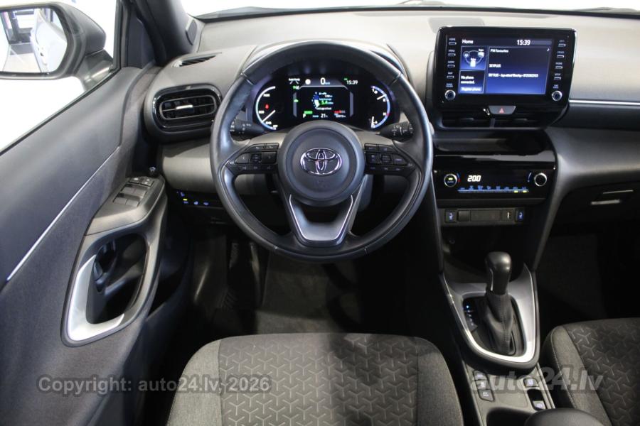 Серый Тойота Yaris Cross 2024 в Таллин, объемом двигателя 1.50 л и пробегом 50 тыс. км за 24990 €, фото 10 на AUTOMOTO.COM.LV
