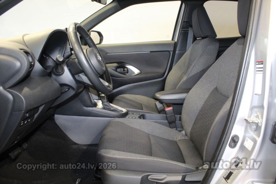 Серый Тойота Yaris Cross 2024 в Таллин, объемом двигателя 1.50 л и пробегом 50 тыс. км за 24990 €, фото 12 на AUTOMOTO.COM.LV