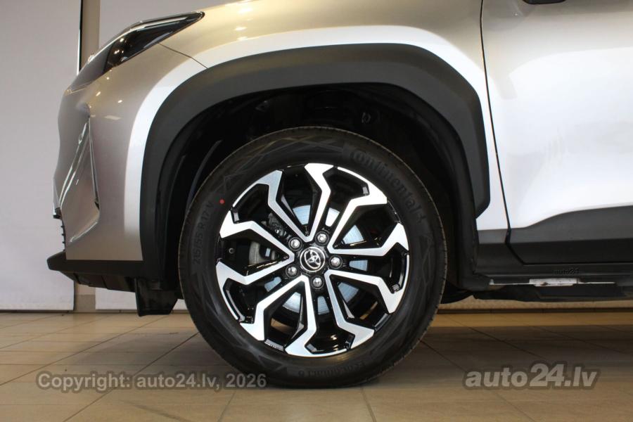 Серый Тойота Yaris Cross 2024 в Таллин, объемом двигателя 1.50 л и пробегом 50 тыс. км за 24990 €, фото 16 на AUTOMOTO.COM.LV