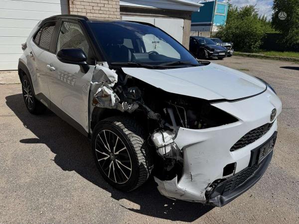 Pelēks Toyota Yaris Cross 2024 Gargždai, ar dzinēja tilpumu 0.00 L un nobraukumu 76 tūkst. km par 14500 €, foto 2 vietnē AUTOMOTO.COM.LV