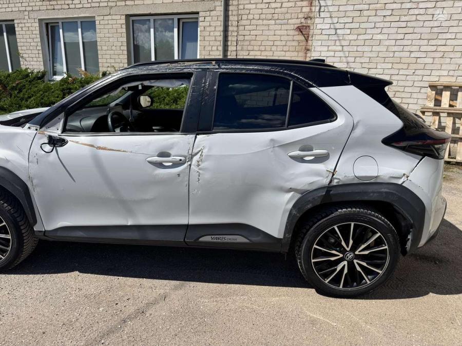 Pelēks Toyota Yaris Cross 2024 Gargždai, ar dzinēja tilpumu 0.00 L un nobraukumu 76 tūkst. km par 14500 €, foto 16 vietnē AUTOMOTO.COM.LV