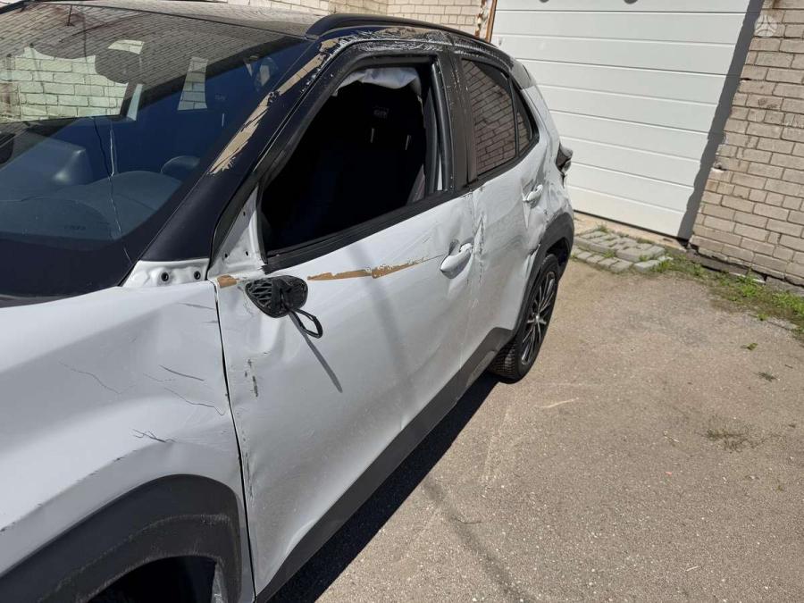 Pelēks Toyota Yaris Cross 2024 Gargždai, ar dzinēja tilpumu 0.00 L un nobraukumu 76 tūkst. km par 14500 €, foto 17 vietnē AUTOMOTO.COM.LV