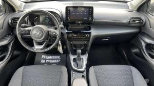 Grey Toyota Yaris Cross 2024 in Marijampole, with an engine capacity of 1.49 L and mileage of 26 thousand km for 19990 €, photo 3 on AUTOMOTO.COM.LV
