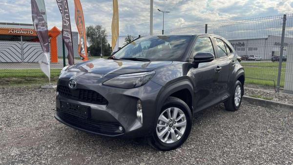 Grey Toyota Yaris Cross 2024 in Marijampole, with an engine capacity of 1.49 L and mileage of 26 thousand km for 19990 €, photo 6 on AUTOMOTO.COM.LV