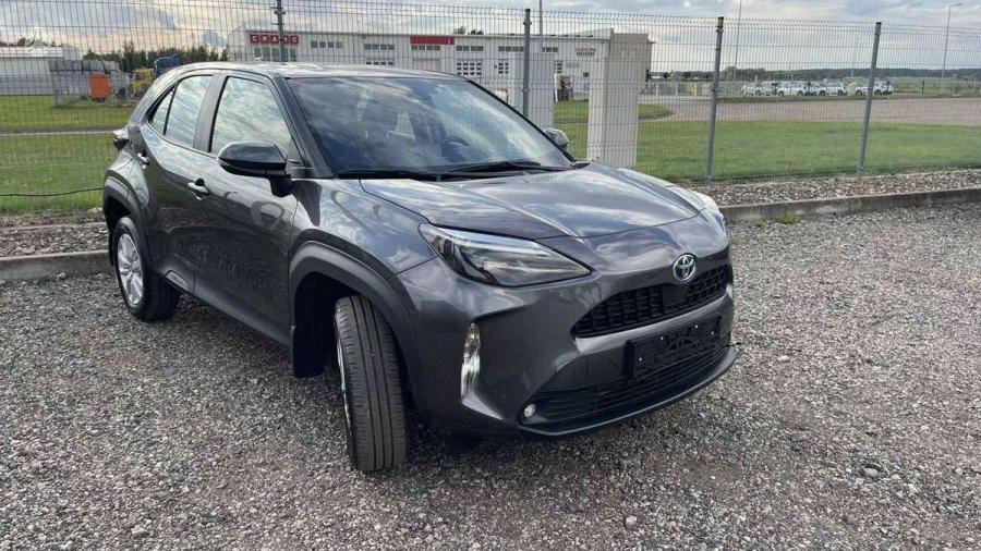 Grey Toyota Yaris Cross 2024 in Marijampole, with an engine capacity of 1.49 L and mileage of 26 thousand km for 19990 €, photo 8 on AUTOMOTO.COM.LV