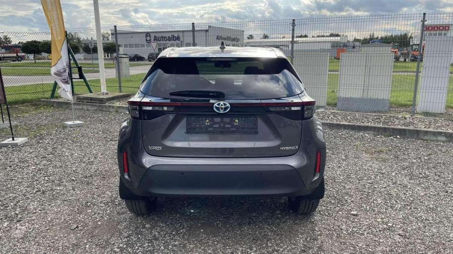 Grey Toyota Yaris Cross 2024 in Marijampole, with an engine capacity of 1.49 L and mileage of 26 thousand km for 19990 €, photo 11 on AUTOMOTO.COM.LV