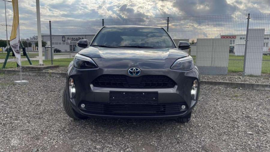 Grey Toyota Yaris Cross 2024 in Marijampole, with an engine capacity of 1.49 L and mileage of 26 thousand km for 19990 €, photo 14 on AUTOMOTO.COM.LV