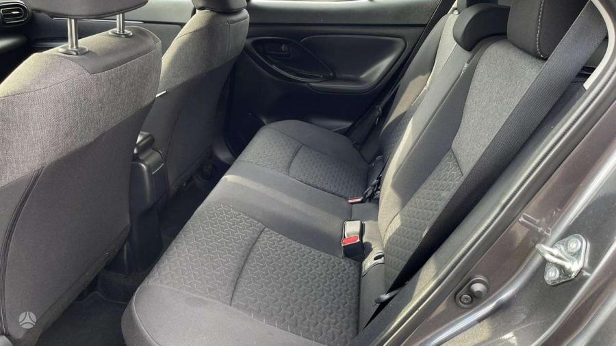 Grey Toyota Yaris Cross 2024 in Marijampole, with an engine capacity of 1.49 L and mileage of 26 thousand km for 19990 €, photo 16 on AUTOMOTO.COM.LV