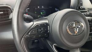 Grey Toyota Yaris Cross 2024 in Marijampole, with an engine capacity of 1.49 L and mileage of 26 thousand km for 19990 €, photo 19 on AUTOMOTO.COM.LV