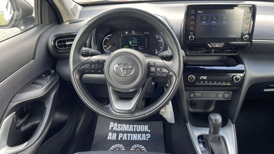 Grey Toyota Yaris Cross 2024 in Marijampole, with an engine capacity of 1.49 L and mileage of 26 thousand km for 19990 €, photo 32 on AUTOMOTO.COM.LV