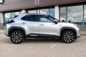 Pelēks Toyota Yaris Cross 2024 Viļņa, ar dzinēja tilpumu 1.49 L un nobraukumu 55 tūkst. km par 23950 €, foto 4 vietnē AUTOMOTO.COM.LV