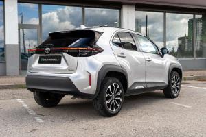 Pelēks Toyota Yaris Cross 2024 Viļņa, ar dzinēja tilpumu 1.49 L un nobraukumu 55 tūkst. km par 23950 €, foto 5 vietnē AUTOMOTO.COM.LV