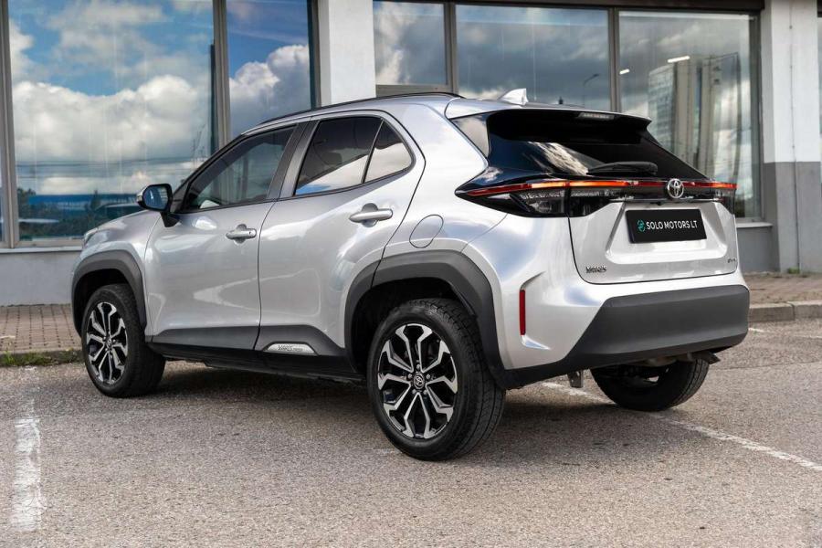 Pelēks Toyota Yaris Cross 2024 Viļņa, ar dzinēja tilpumu 1.49 L un nobraukumu 55 tūkst. km par 23950 €, foto 7 vietnē AUTOMOTO.COM.LV