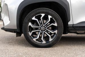 Pelēks Toyota Yaris Cross 2024 Viļņa, ar dzinēja tilpumu 1.49 L un nobraukumu 55 tūkst. km par 23950 €, foto 13 vietnē AUTOMOTO.COM.LV