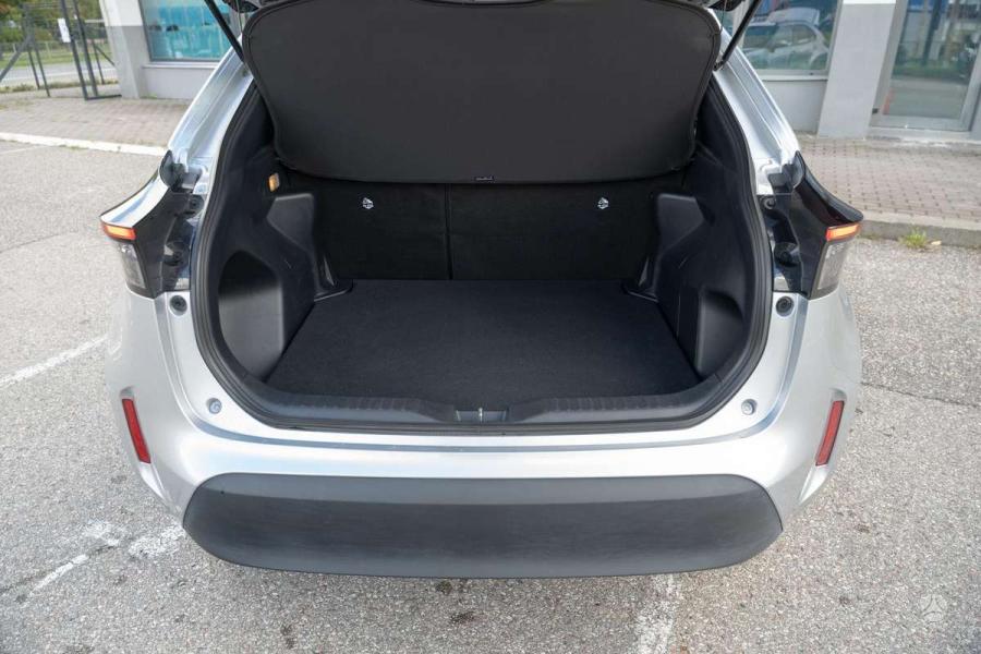 Pelēks Toyota Yaris Cross 2024 Viļņa, ar dzinēja tilpumu 1.49 L un nobraukumu 55 tūkst. km par 23950 €, foto 18 vietnē AUTOMOTO.COM.LV