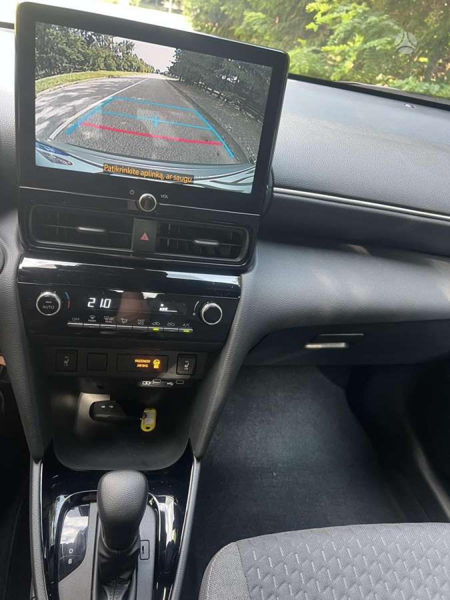 Grey Toyota Yaris Cross 2025 in Kaunas, with an engine capacity of 1.49 L and mileage of 16 thousand km for 23000 €, photo 15 on AUTOMOTO.COM.LV