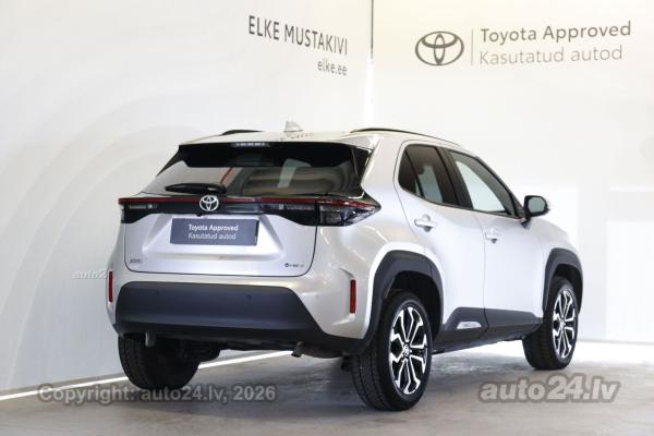 Серый Тойота Yaris Cross 2025 в Таллин, объемом двигателя 1.49 л и пробегом 26 тыс. км за 24500 €, фото 2 на AUTOMOTO.COM.LV