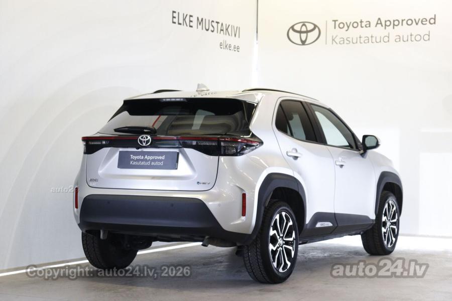 Серый Тойота Yaris Cross 2025 в Таллин, объемом двигателя 1.49 л и пробегом 26 тыс. км за 24500 €, фото 3 на AUTOMOTO.COM.LV