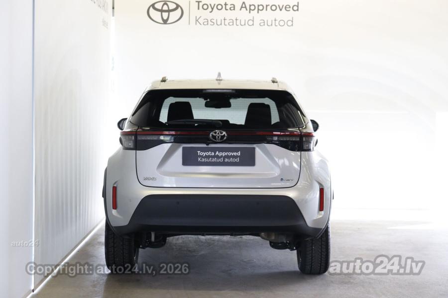 Серый Тойота Yaris Cross 2025 в Таллин, объемом двигателя 1.49 л и пробегом 26 тыс. км за 24500 €, фото 5 на AUTOMOTO.COM.LV