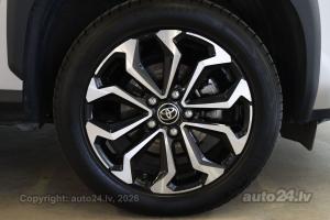 Серый Тойота Yaris Cross 2025 в Таллин, объемом двигателя 1.49 л и пробегом 26 тыс. км за 24500 €, фото 16 на AUTOMOTO.COM.LV