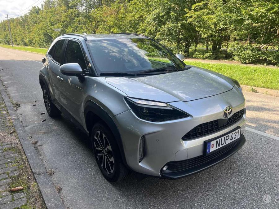 Серый Тойота Yaris Cross 2025 в Каунас, объемом двигателя 1.50 л и пробегом 16 тыс. км за 21000 €, фото 1 на AUTOMOTO.COM.LV