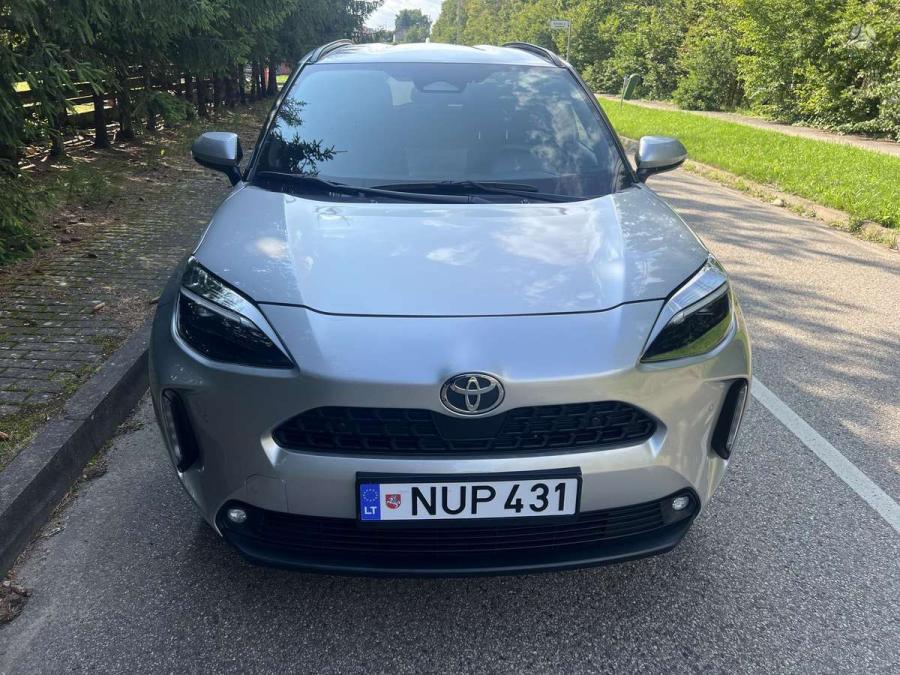 Серый Тойота Yaris Cross 2025 в Каунас, объемом двигателя 1.50 л и пробегом 16 тыс. км за 21000 €, фото 3 на AUTOMOTO.COM.LV