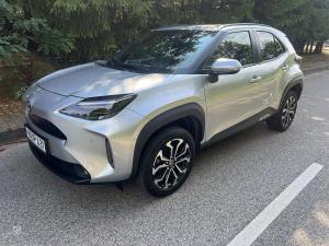 Серый Тойота Yaris Cross 2025 в Каунас, объемом двигателя 1.50 л и пробегом 16 тыс. км за 21000 €, фото 4 на AUTOMOTO.COM.LV