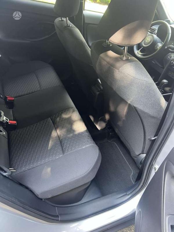 Pelēks Toyota Yaris Cross 2025 Kauņa, ar dzinēja tilpumu 1.50 L un nobraukumu 16 tūkst. km par 21000 €, foto 10 vietnē AUTOMOTO.COM.LV