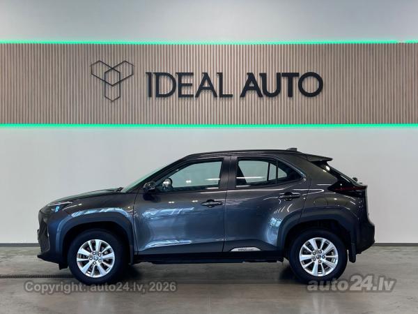 Pelēks Toyota Yaris Cross 2025 Tallina, ar dzinēja tilpumu 1.50 L un nobraukumu 19 tūkst. km par 23990 €, foto 3 vietnē AUTOMOTO.COM.LV