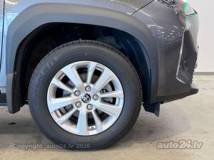 Серый Тойота Yaris Cross 2025 в Таллин, объемом двигателя 1.50 л и пробегом 19 тыс. км за 23990 €, фото 6 на AUTOMOTO.COM.LV