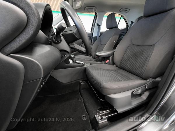 Pelēks Toyota Yaris Cross 2025 Tallina, ar dzinēja tilpumu 1.50 L un nobraukumu 19 tūkst. km par 23990 €, foto 8 vietnē AUTOMOTO.COM.LV