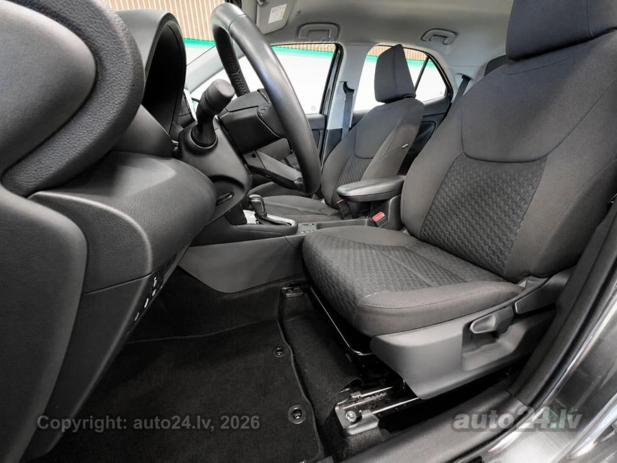 Серый Тойота Yaris Cross 2025 в Таллин, объемом двигателя 1.50 л и пробегом 19 тыс. км за 23990 €, фото 8 на AUTOMOTO.COM.LV