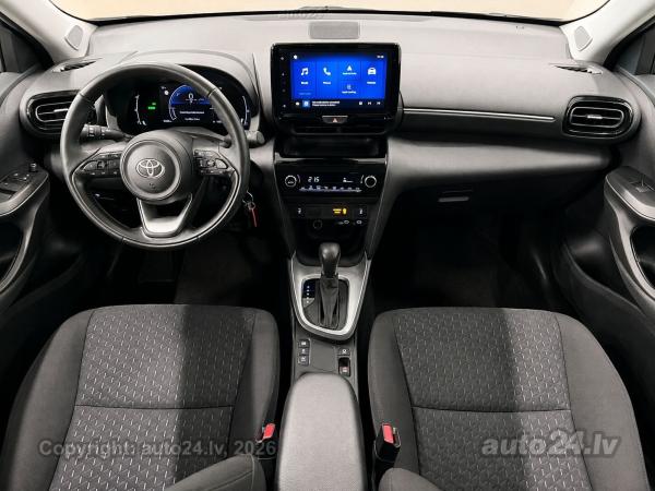 Pelēks Toyota Yaris Cross 2025 Tallina, ar dzinēja tilpumu 1.50 L un nobraukumu 19 tūkst. km par 23990 €, foto 9 vietnē AUTOMOTO.COM.LV