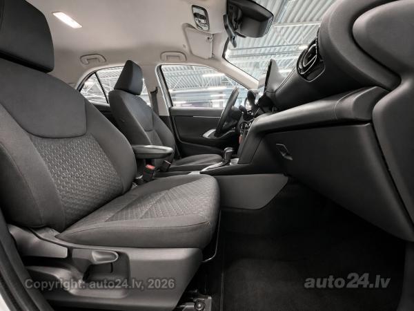 Pelēks Toyota Yaris Cross 2025 Tallina, ar dzinēja tilpumu 1.50 L un nobraukumu 19 tūkst. km par 23990 €, foto 10 vietnē AUTOMOTO.COM.LV