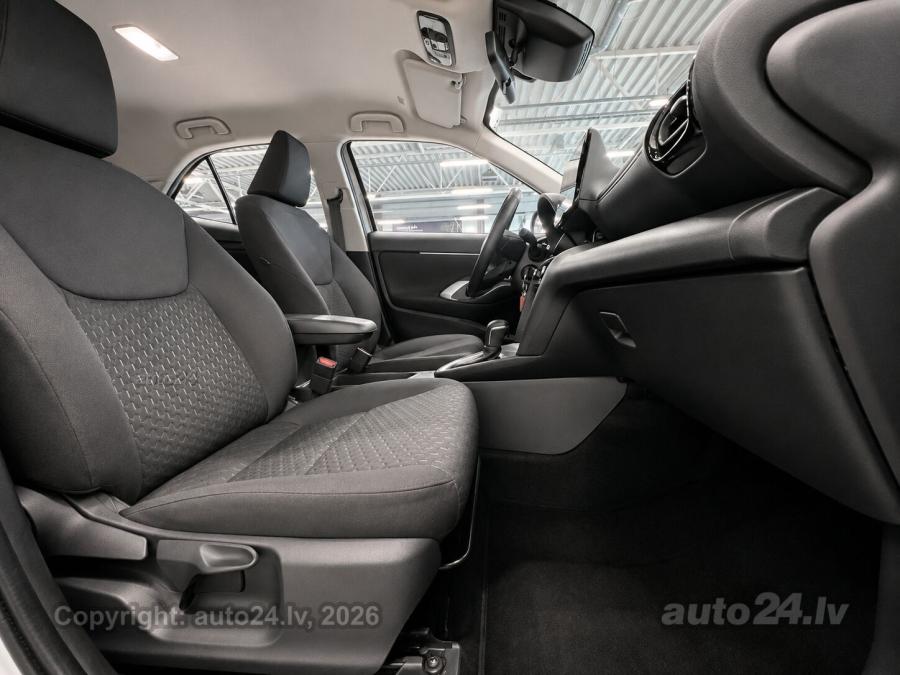 Серый Тойота Yaris Cross 2025 в Таллин, объемом двигателя 1.50 л и пробегом 19 тыс. км за 23990 €, фото 10 на AUTOMOTO.COM.LV