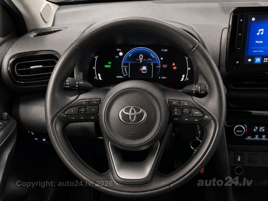 Серый Тойота Yaris Cross 2025 в Таллин, объемом двигателя 1.50 л и пробегом 19 тыс. км за 23990 €, фото 13 на AUTOMOTO.COM.LV