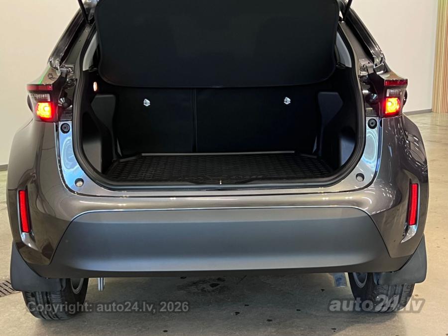 Серый Тойота Yaris Cross 2025 в Таллин, объемом двигателя 1.50 л и пробегом 19 тыс. км за 23990 €, фото 16 на AUTOMOTO.COM.LV